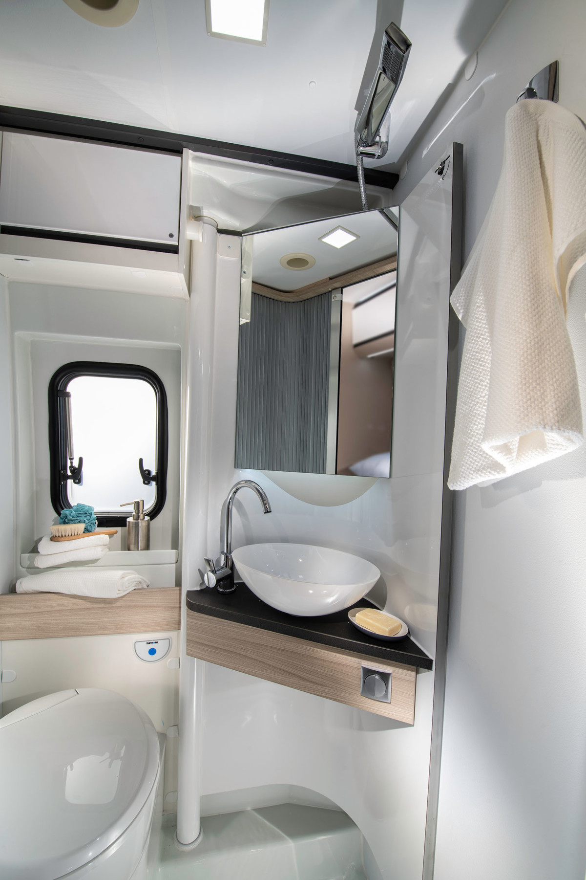 FOURGON ADRIA TWIN + 640 SLB – Camping car ideal