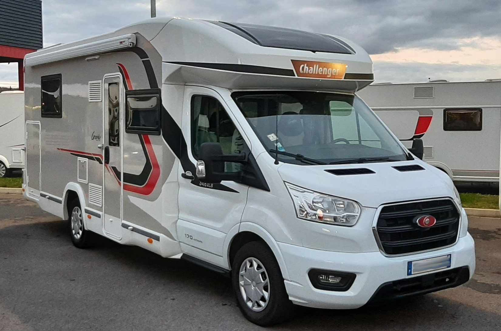 PROFILE CHALLENGER 348 XLB BVA 170 CV GRAPHITE EDITION – Camping car ideal